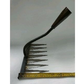 7-tooth hoe weeding&soil loosening tools alat untuk merumput orang asli ...