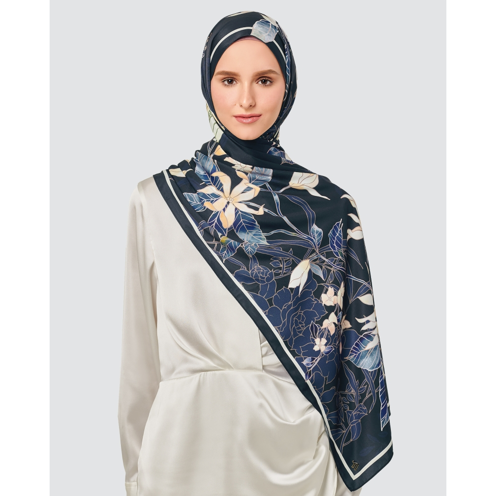 PRINTED SHAWL BY NAELOFAR / SHAWL BERCORAK NAELOFAR NAELOFARAYA 2022 ...