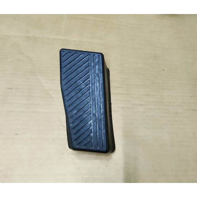 Pelapik tempat rehat kaki auto / leg rest for automatic car saga lama ...