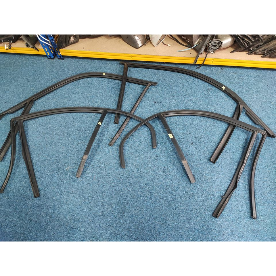 BMW E46 4 Door Sedan Outer Door Rubber Getah Pintu Bahagian Luar ...