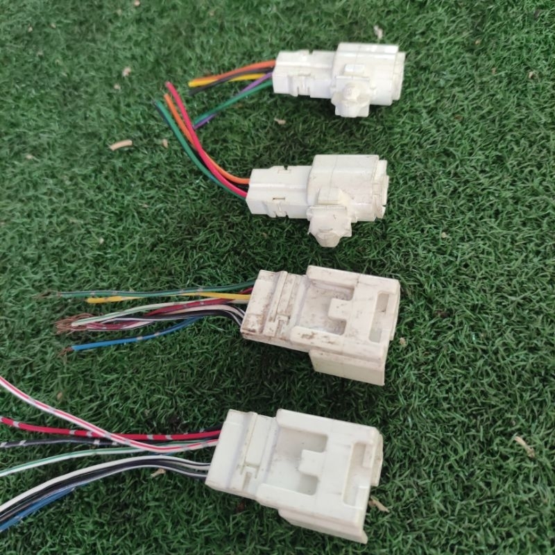 Toyota side mirror socket 5pins/wires 7pins/wires (used) | Shopee Malaysia