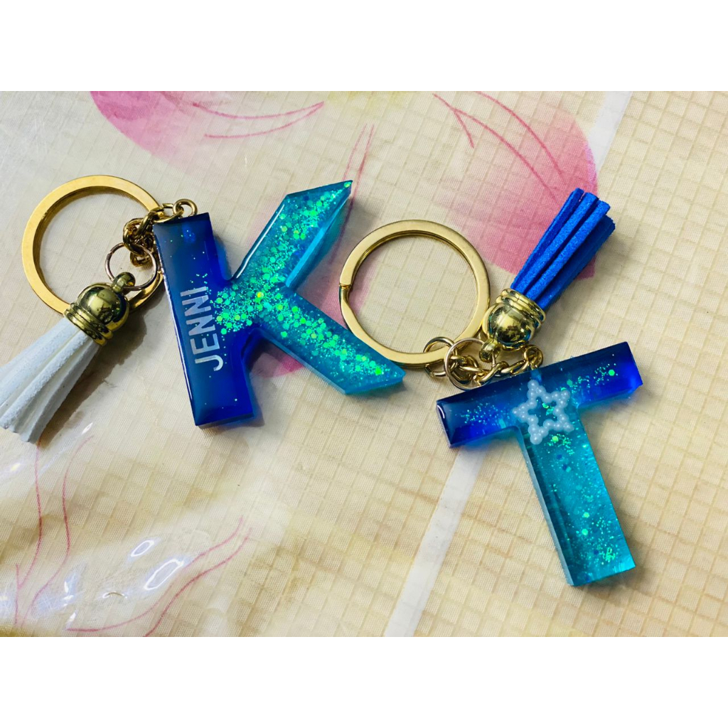 RESIN ALPHABET KEYCHAIN_Glitter series (chat for alphabet & color ...