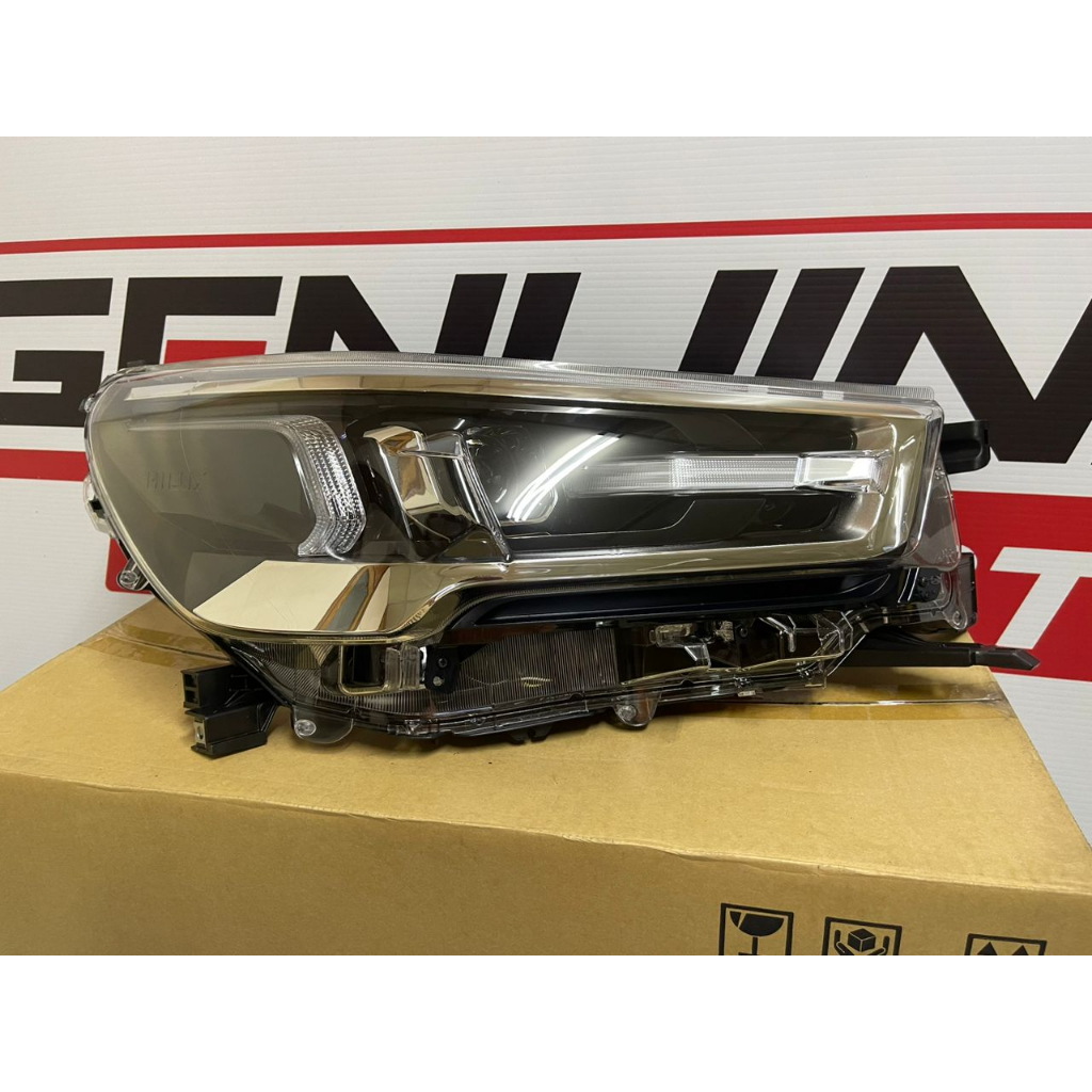 Toyota Original HeadLamp Rh Units Hilux Gun125/Gun126 | Shopee Malaysia