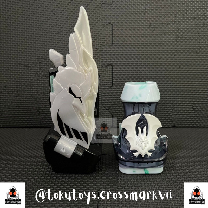 DX Daiji Memorial - Perfect Wing & Bat Vistamp - Kamen Rider Revice ...