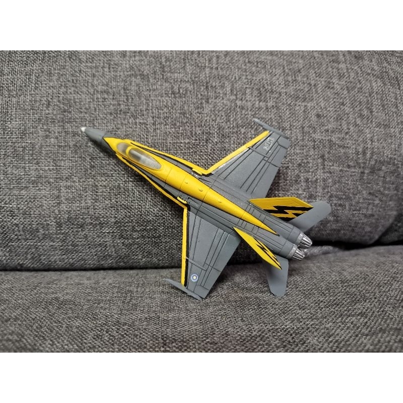 [READY STOCK] TUDM F18 Hornet25th Anniversary scale 1:144 | Shopee Malaysia