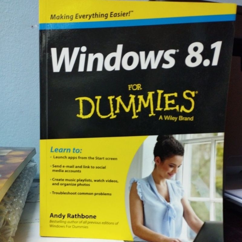 Windows 8.1 For Dummies (paper quality got yellow spot due to long time ...