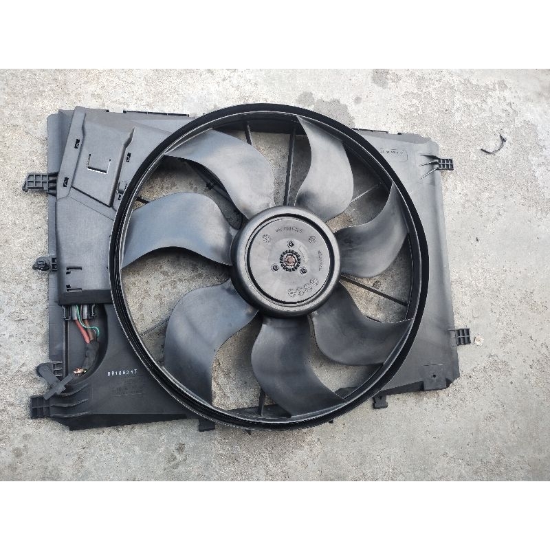 Mercedes w204 radiator fan original Mercedes | Shopee Malaysia