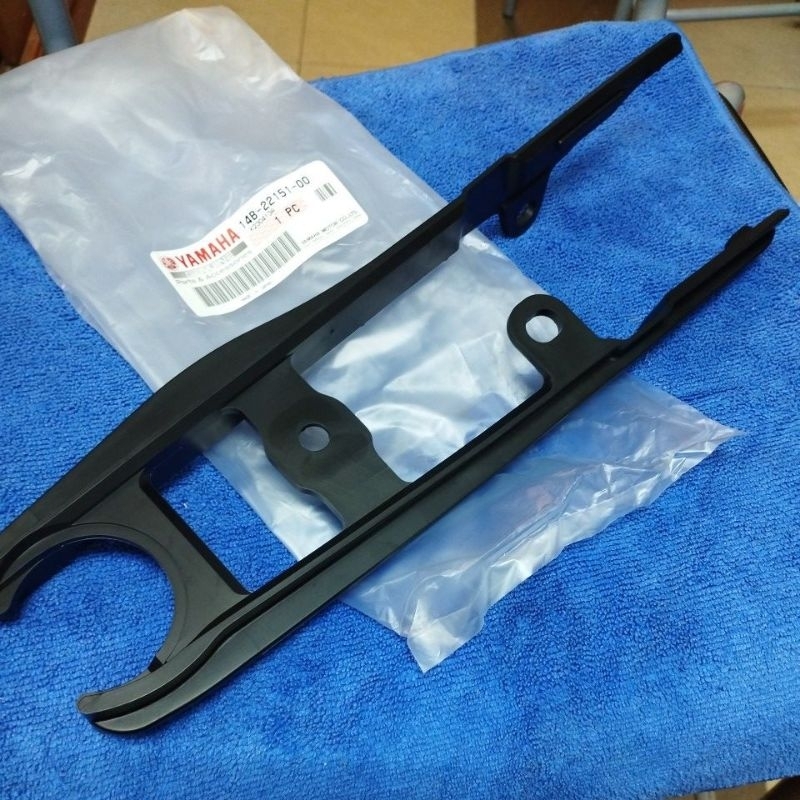 Yamaha R1 2009 - 2014 Chain slider / chain guard / swingarm rubber ...