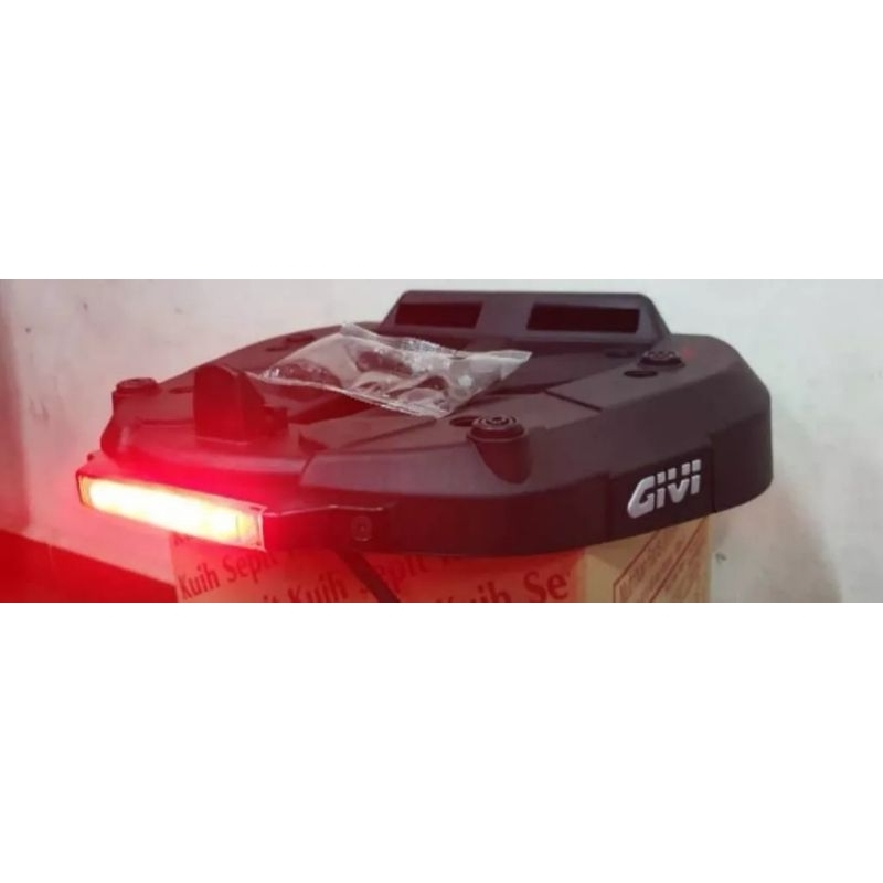 100%Original Givi Tapak Box M7M Base plate LED Papan Givi With Brake Light | Shopee Malaysia
