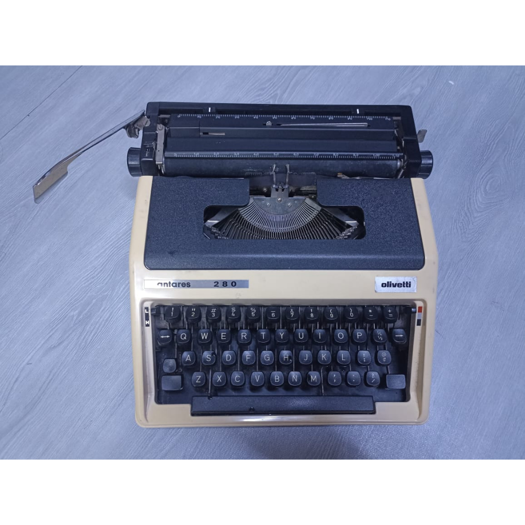 Olivetti Antares 280 Vintage Typewriter | Shopee Malaysia