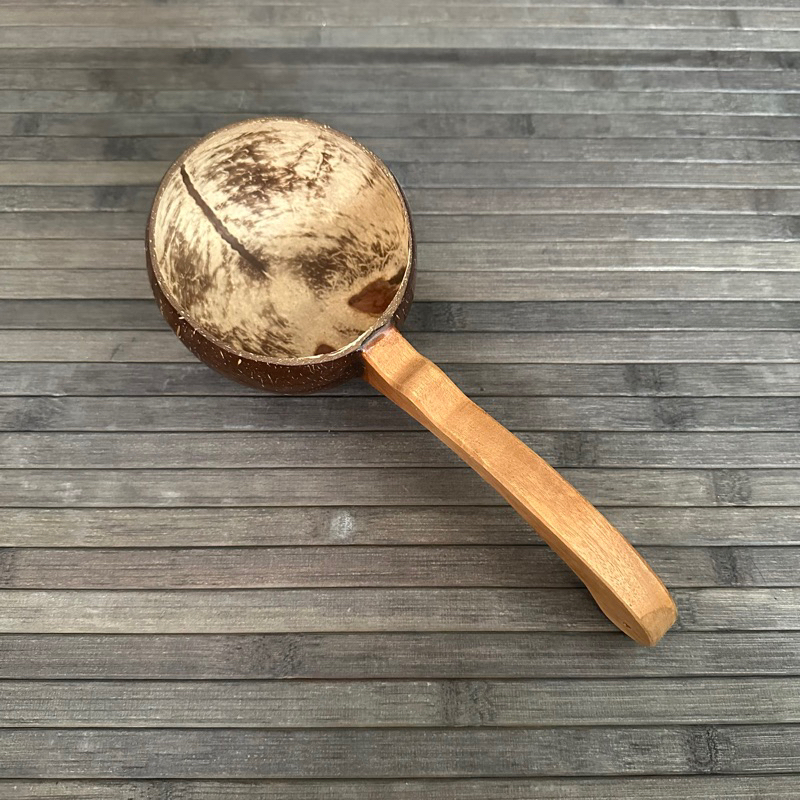 Gayung Traditional Tempurung Kelapa / Batok / Coconut Shell Water Ladle ...