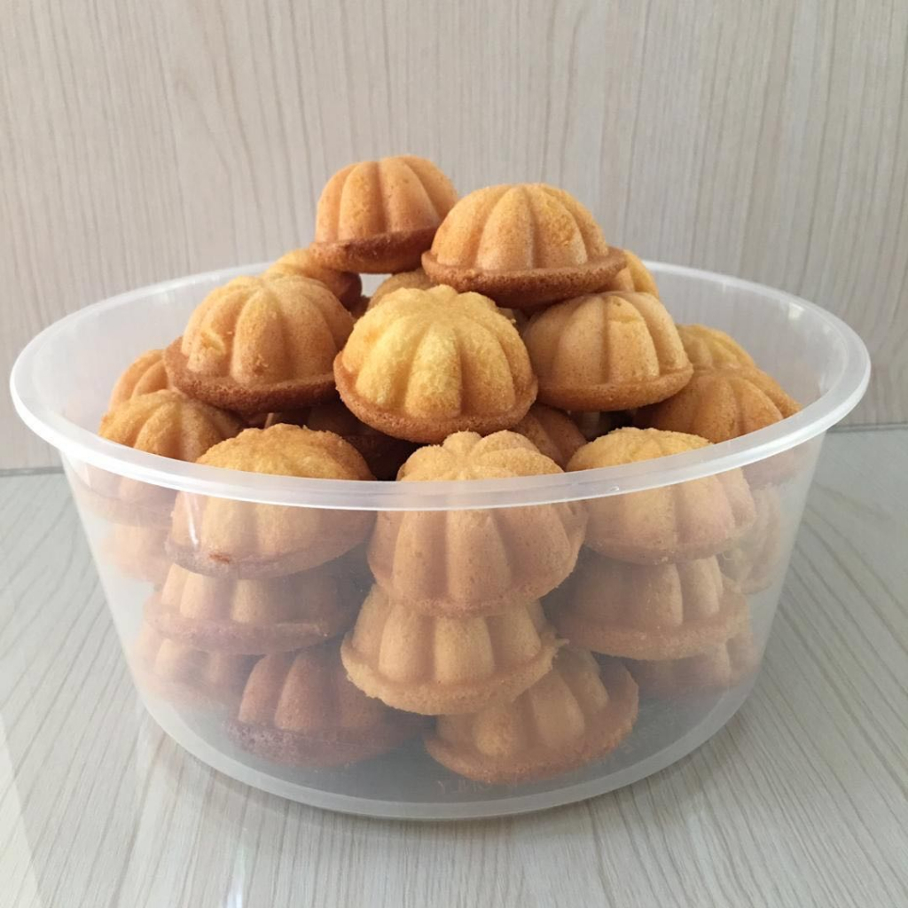 KUIH BAHULU TRADISIONAL / BAHULU BUNGA & BAHULU GULUNG NANAS | Shopee ...