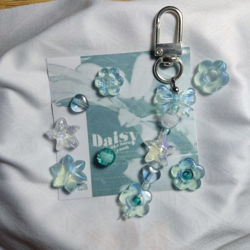 w2e daisy, light, seasons keychains | Shopee Malaysia