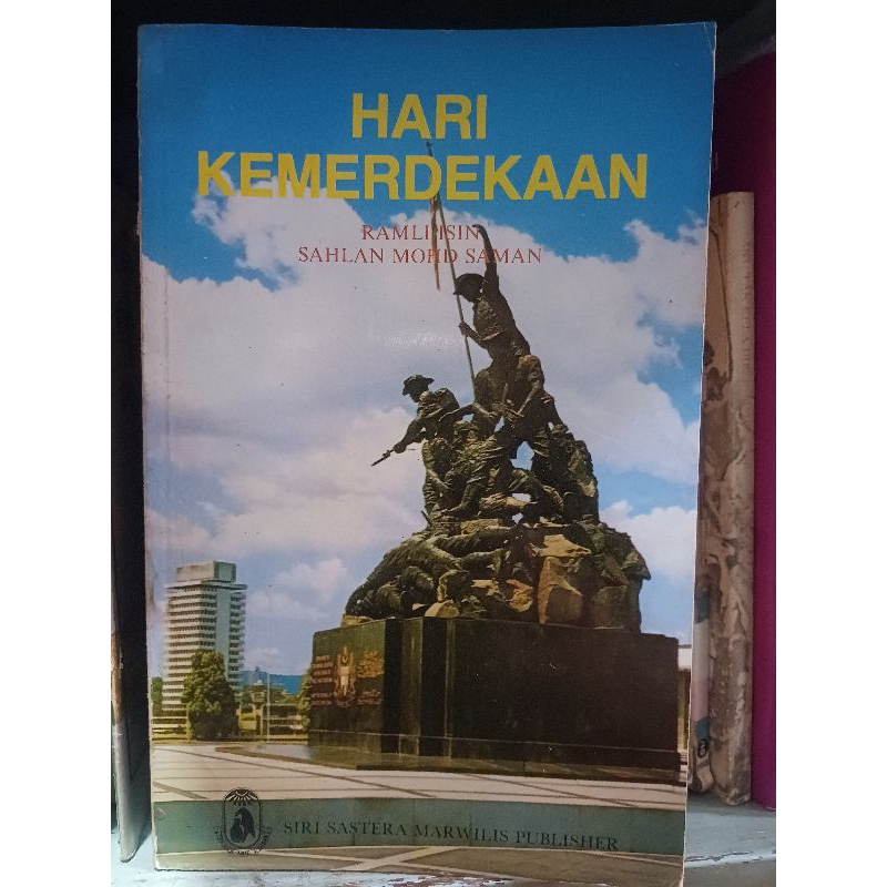 Hari Kemerdekaan oleh Ramli Isin dan Sahlan Mohamad Saman | Shopee Malaysia