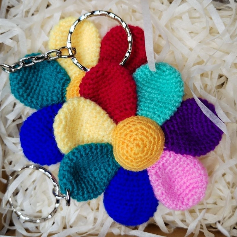 Ready stock ~ Crochet Rainbow Flower | Bunga Pelangi mengait | 钩针钥匙圈 ...