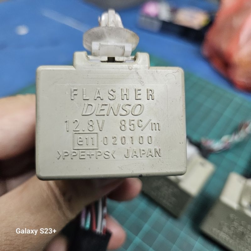 Daihatsu Toyota Perodua Denso Flasher/Signal Relay 8 Pin with Socket ...