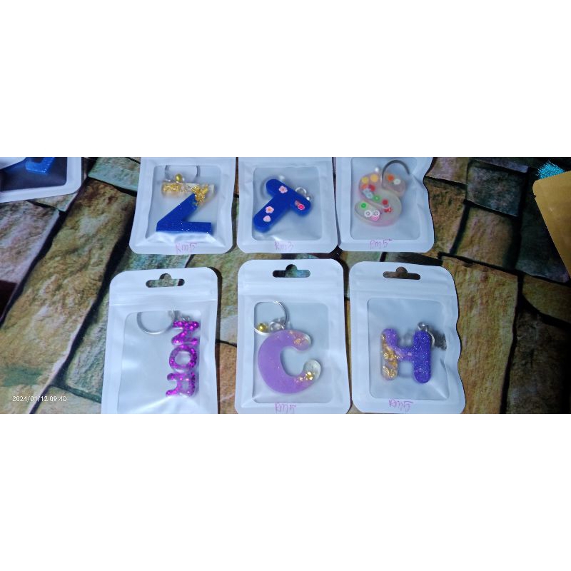 keychain huruf resin | Shopee Malaysia