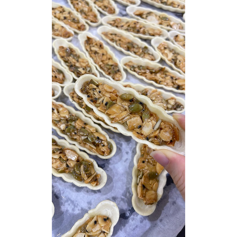 Almond Glutinous rice boat biscuits 杏仁焦糖糯米船 snacks crispy less sweet ...