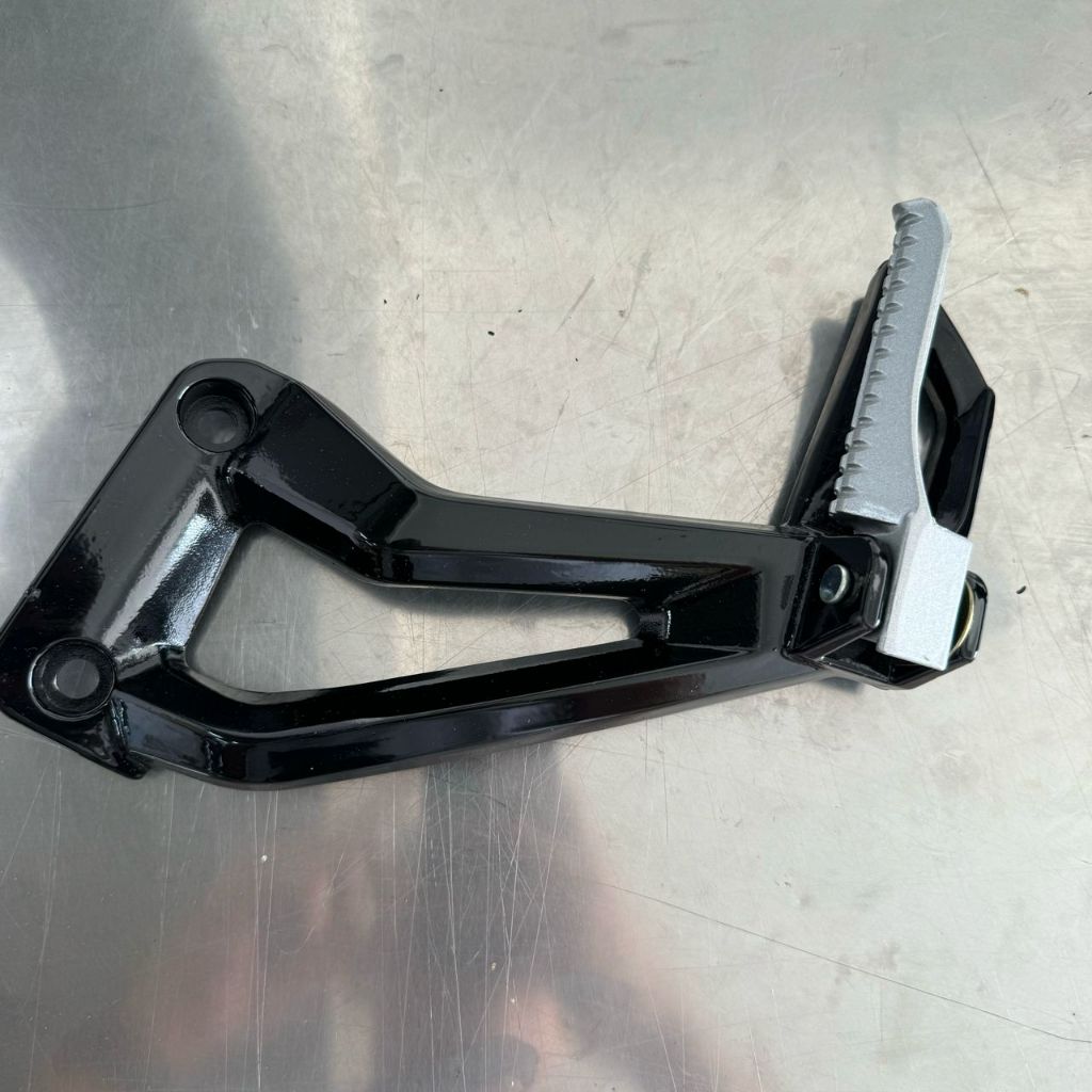Benelli RFS 150 Left Right Footrest Assy - 58280V03B100 (100% Original ...