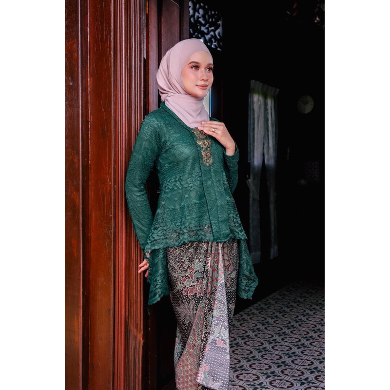 Raya 2024 • (Version 2) BCL Lacey kebaya pario pleated skirt lace dokoh ...