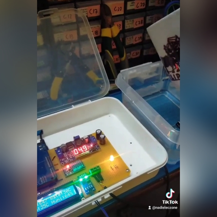 Project Monitor Temperature Light Indicator DHT11 DS18B20 Soil Sensor ...