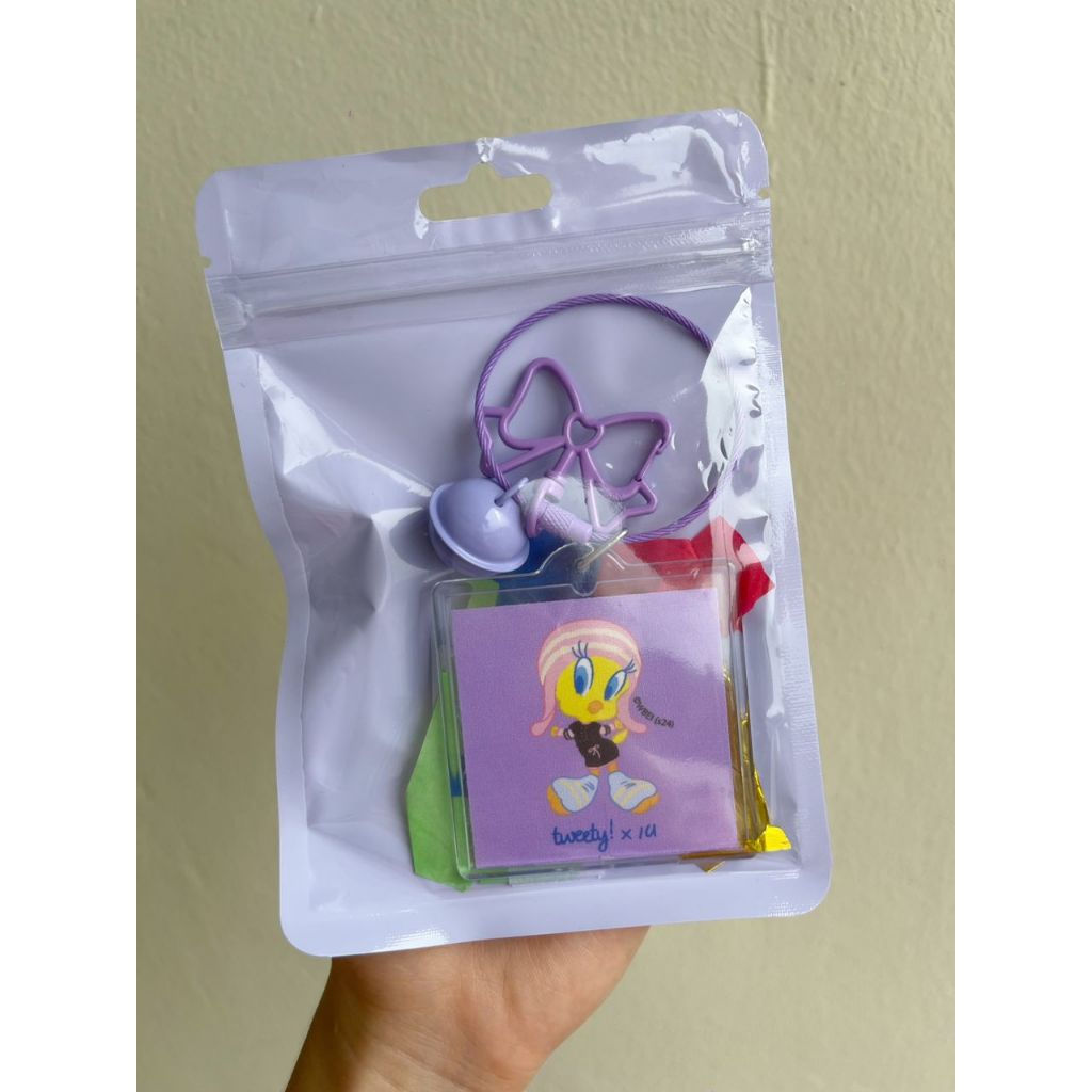 IU Concert tweety confetti keychain only for uaena IU X TWEETY confetti ...