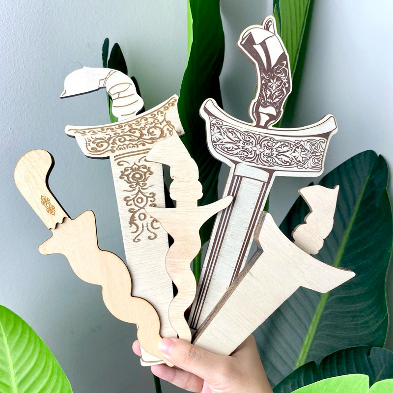 𝐋𝐀𝐃𝐘𝐑𝐀 𝐎𝐅𝐅𝐈𝐂𝐈𝐀𝐋 REPLIKA KERIS KAYU MERDEKA MALAYSIA | Shopee Malaysia