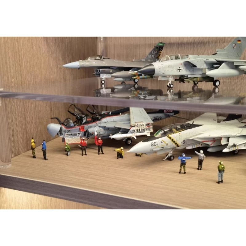 US NAVY AIRCRAFT CARRIER GROUND CREW 1/72 Figure Ready made for Diorama ...