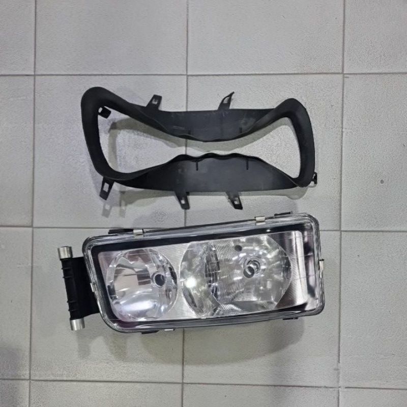 MAN TGA HEAD LAMP RH 81.25101.6457 | Shopee Malaysia