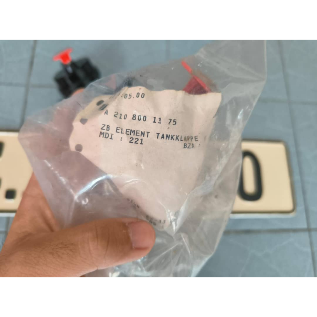 NEW W126 W210 W140 R129 W202 W208 W220 R171 FUEL FILLER LOCK LID ...