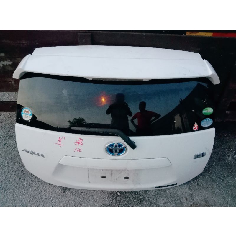 Toyota Prius C Rear Bonnet & Spoiler | Shopee Malaysia