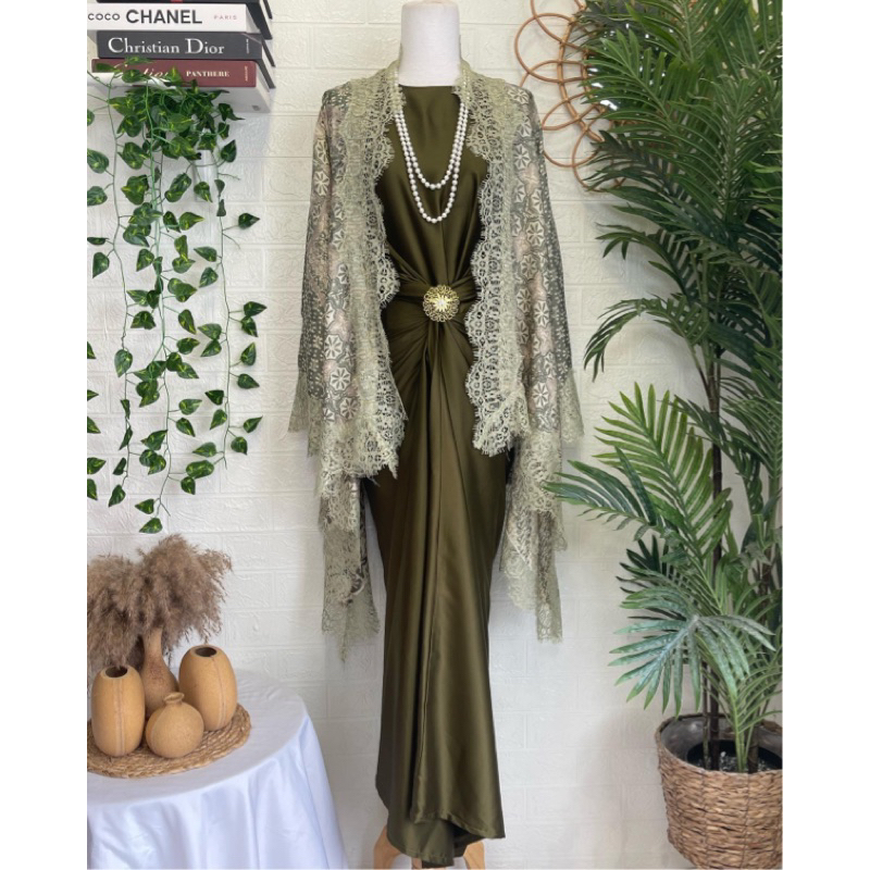 PO SET OUTER KEBAYA KAFTAN BATIK WITH SATIN SLEEVELES DRESS WILL LOOK ...