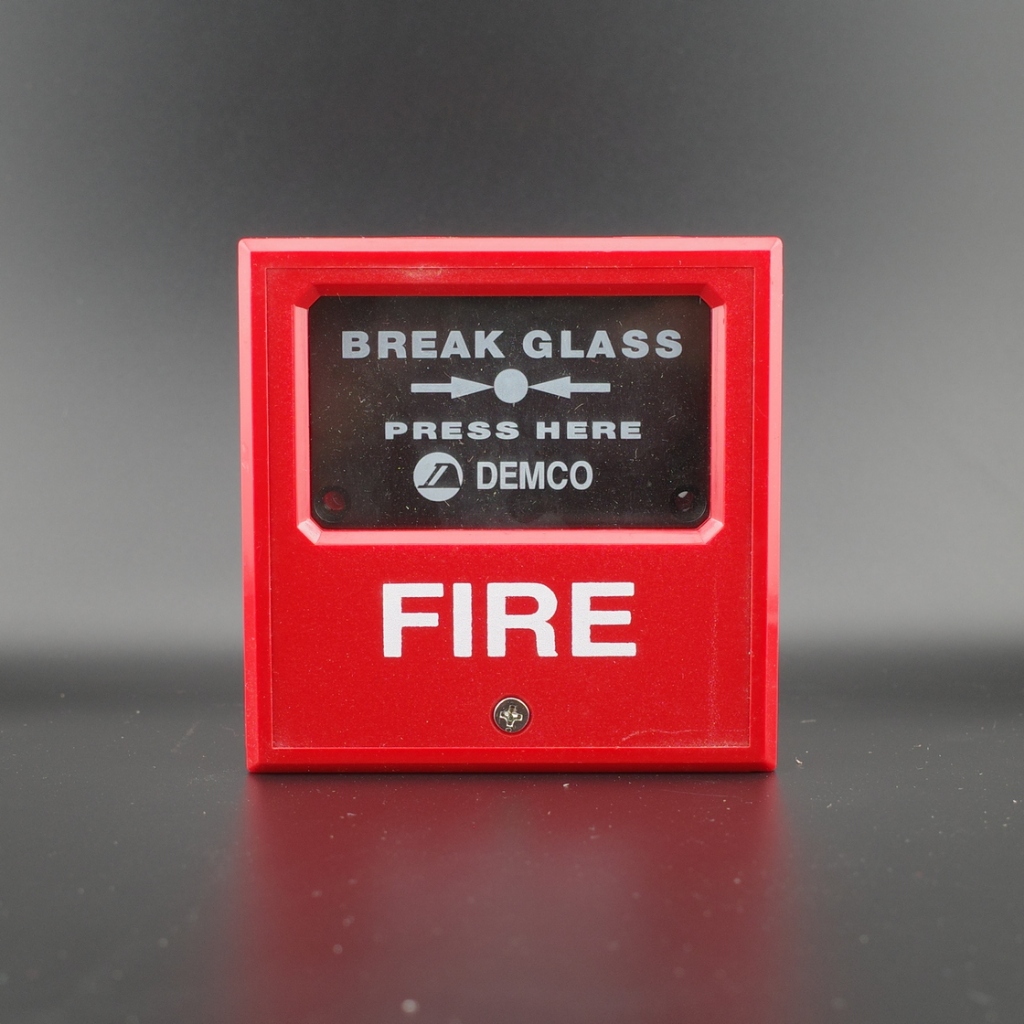 MANUAL CALL POINT / BREAKGLASS 24VDC DEMCO MODEL D-118 BOMBA APPROVED ...