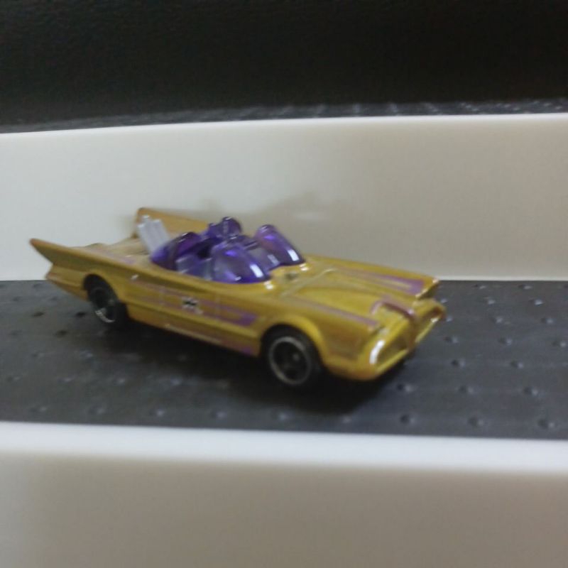 HOT WHEELS BATMOBILE Classic TV Series Batmobile Gold Version | Shopee ...