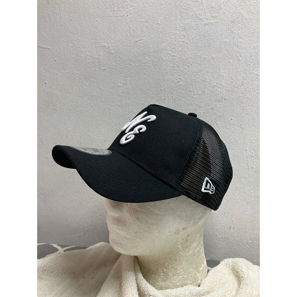 Trucker NE Capital Script Black Cap ( Jepun Release) | Shopee Malaysia
