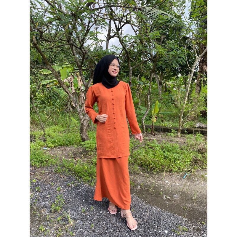 Baju Kurung Moden Baju Raya Brick Oren Baju Kurung Oren bata Perempuan ...