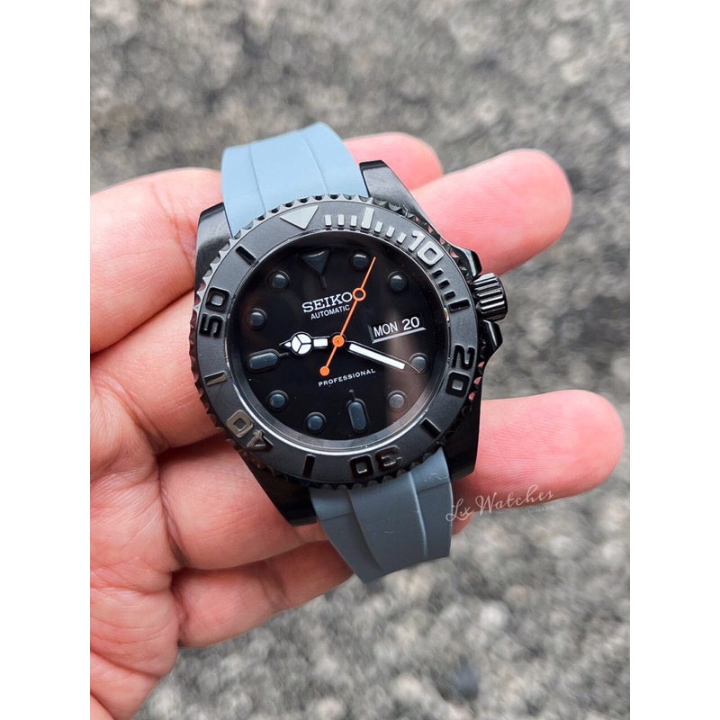 Seiko Mods grey silicon strap with black dial black bezel Seikolex ...