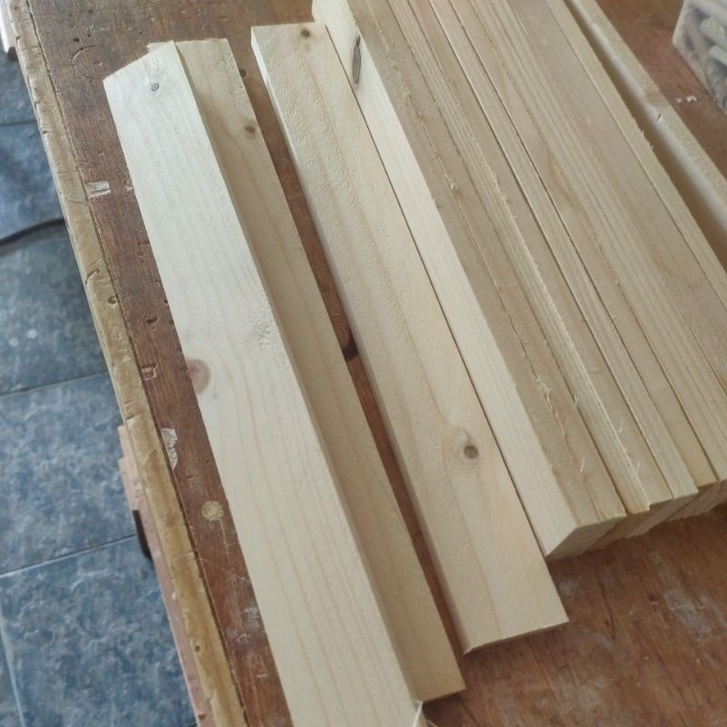 Kayu pallet pine siap diketam 🔥🔥🔥 saiz nominal 10mm x 40mm panjang 1 ...