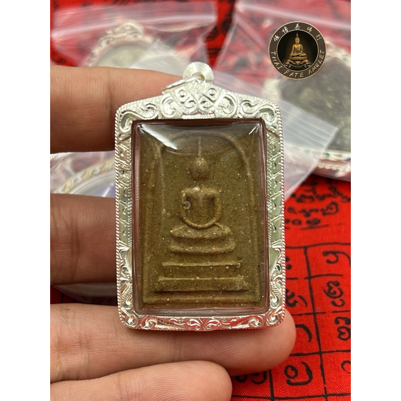 帕崇迪Phra Somde 龙婆锭 佛历2516年 在泰国人称龙婆锭高僧所督造圣物为「避弹衣圣物」因几十年中挡险防弹神迹众多 也人们称为「防弹 ...