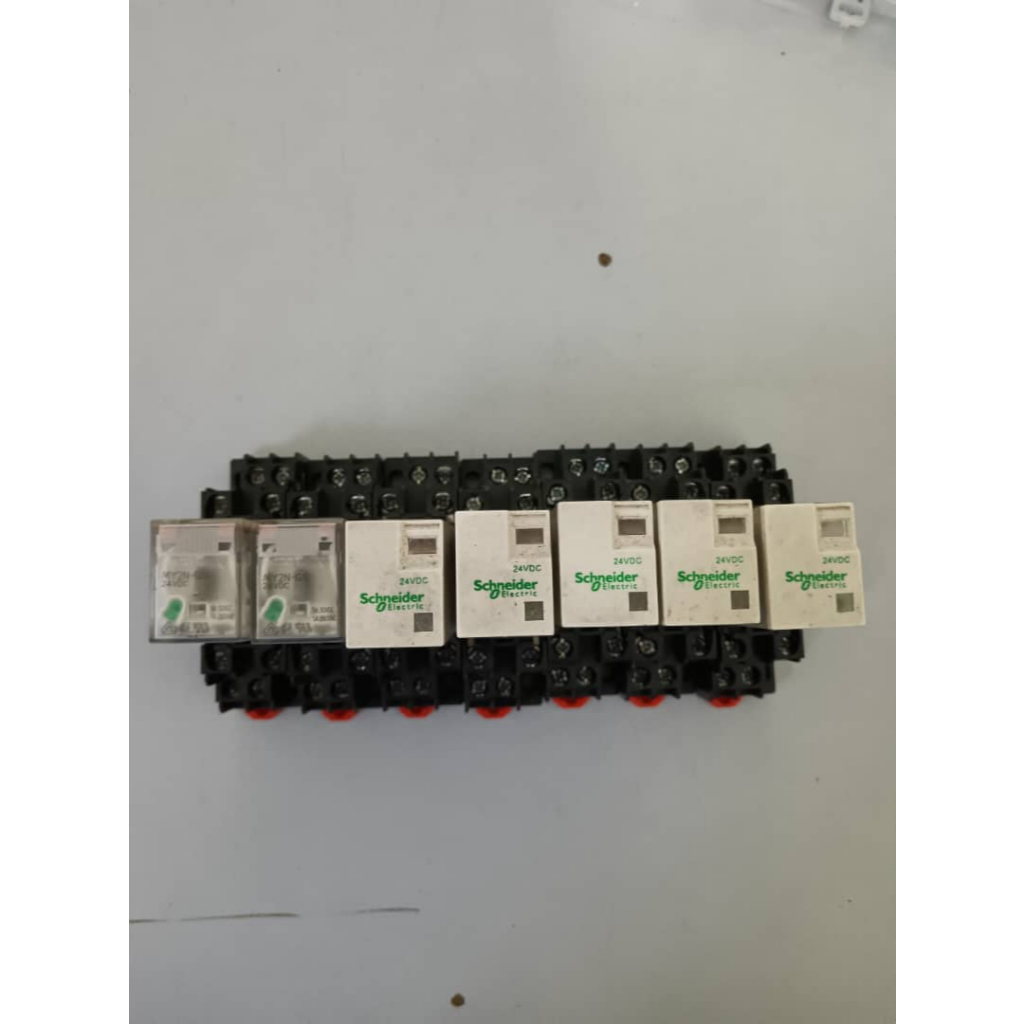 SCHNEIDER RELAY & SOCKET 24VDC 7A,250V ( RXZE1M2C) | Shopee Malaysia