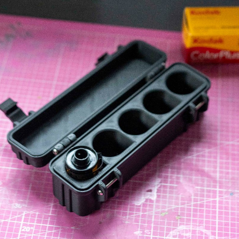 Rugged 135/35mm Film Storage Carrying Case and Can Store Up to 5 Films ...