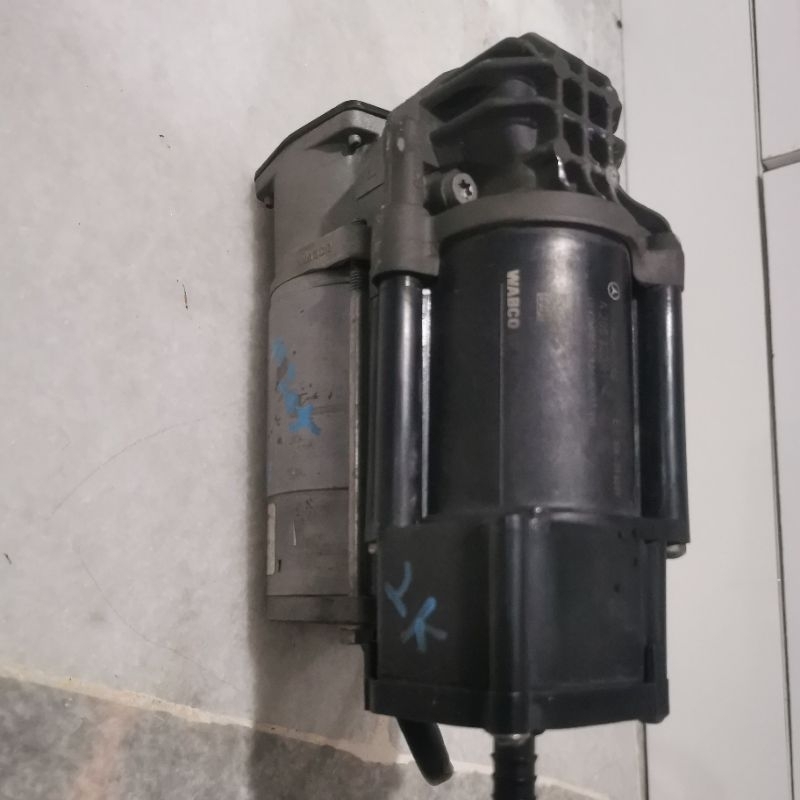 mercedes w205 airmatic air compressor (original used) | Shopee Malaysia