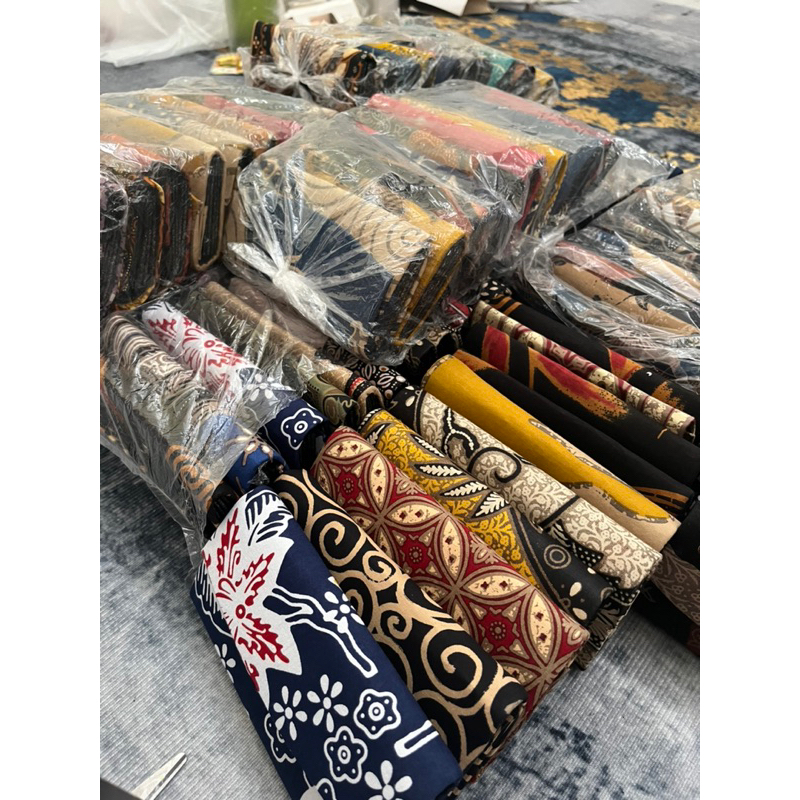 [CLEARANCE] Batik long wallet | Shopee Malaysia