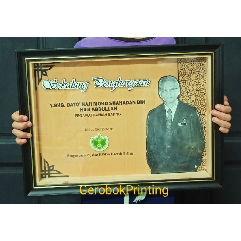 Plak Kayu Hadiah Persaraan Custom Engrave – Cenderamata Premium ...