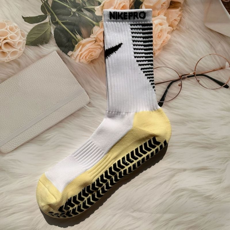 Anti slip thick sock Grip Stokin tebal bola futsal anti slip football ...
