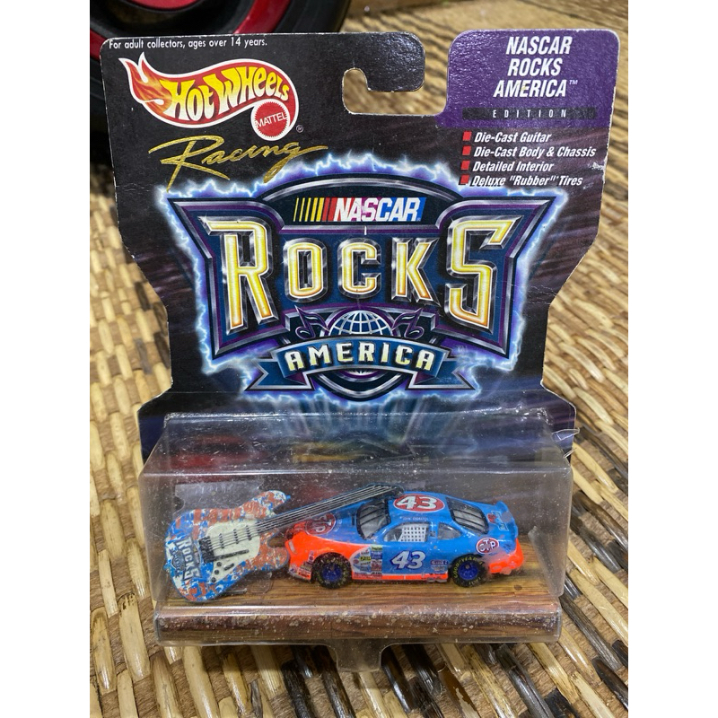 Hot Wheels Nascar Rocks America #43 STP (Quite dirty inside blister ...