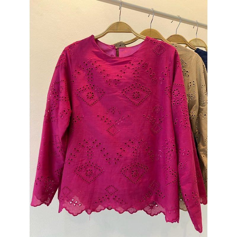 New janelow12866 top sulam cotton blouse (ready stock) | Shopee Malaysia
