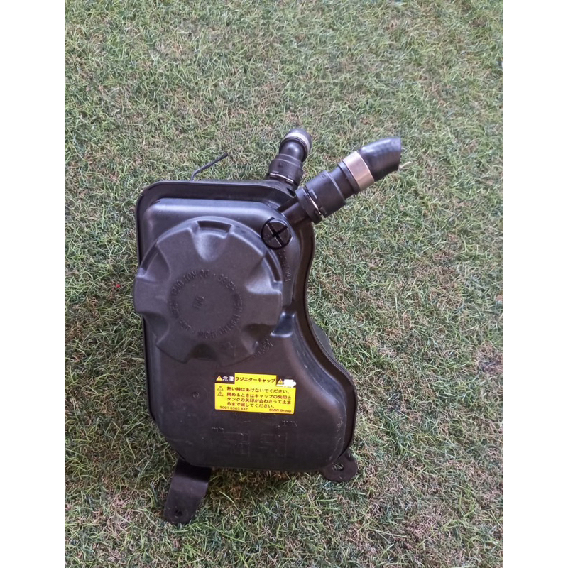 BMW E90 Expansion Spare Tank Coolant with Cap & Sensor | Shopee Malaysia