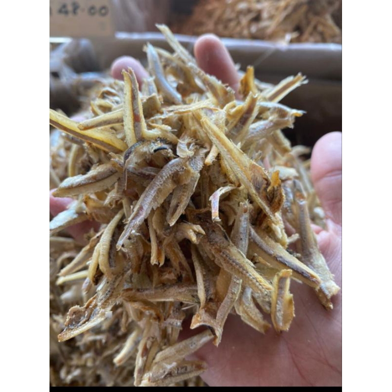 ikan bilis tengah murah... saiz besar sikit.. rapuh 500gram rm25 ...