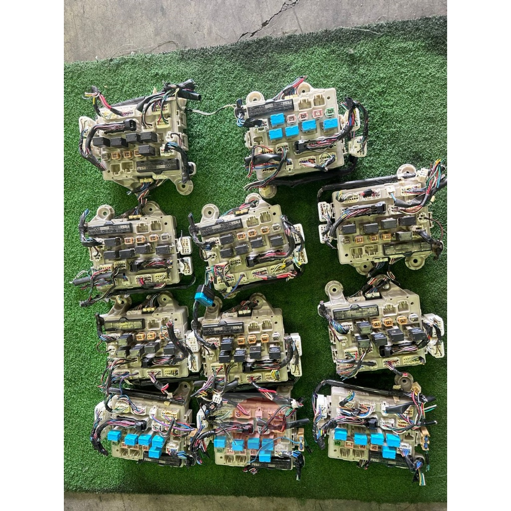 Toyota Estima ACR30/MCR30 Fuse Box Left Side For 2.4CC | Shopee Malaysia